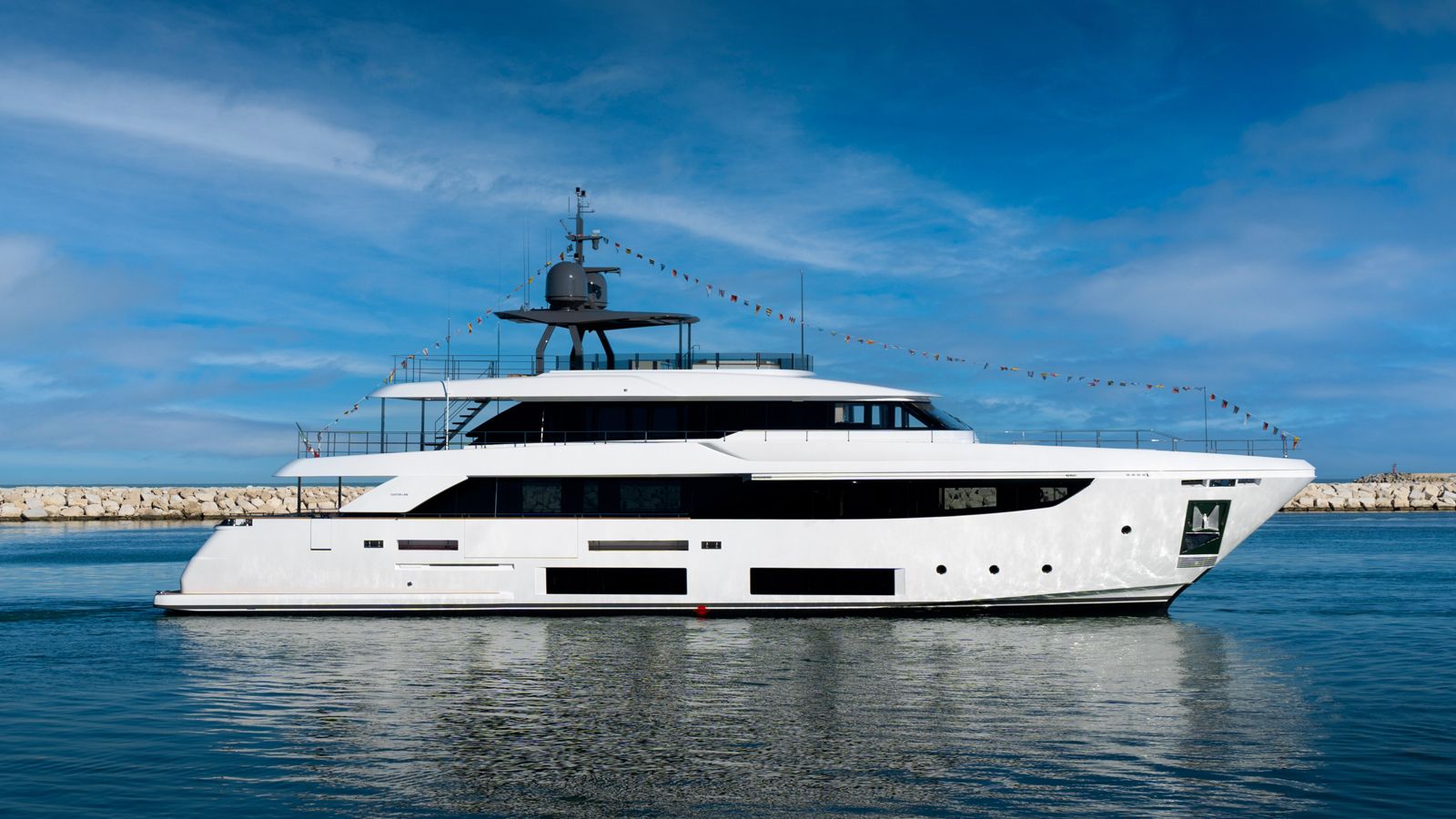 Custom Line launches twenty-sixth Navetta 33